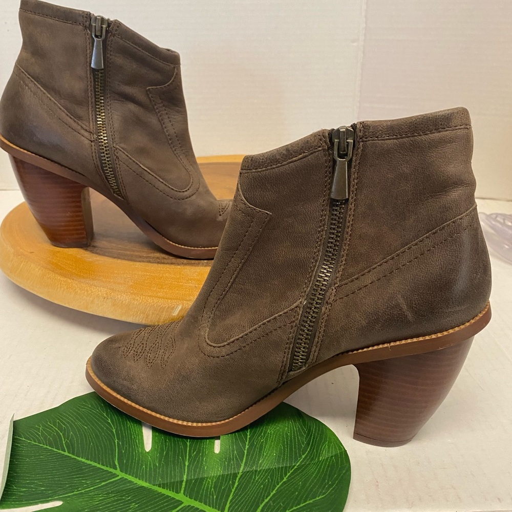 Hinge Leather Heeled Western Cowboy Ankle Boots - Gem